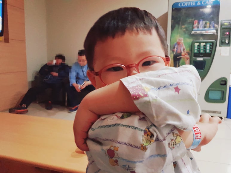 사시교정수술위한 3일간의 입원 다행히 보험적용되는 만 10세 미만이라 부담이 덜 했습니다 네이버 블로그